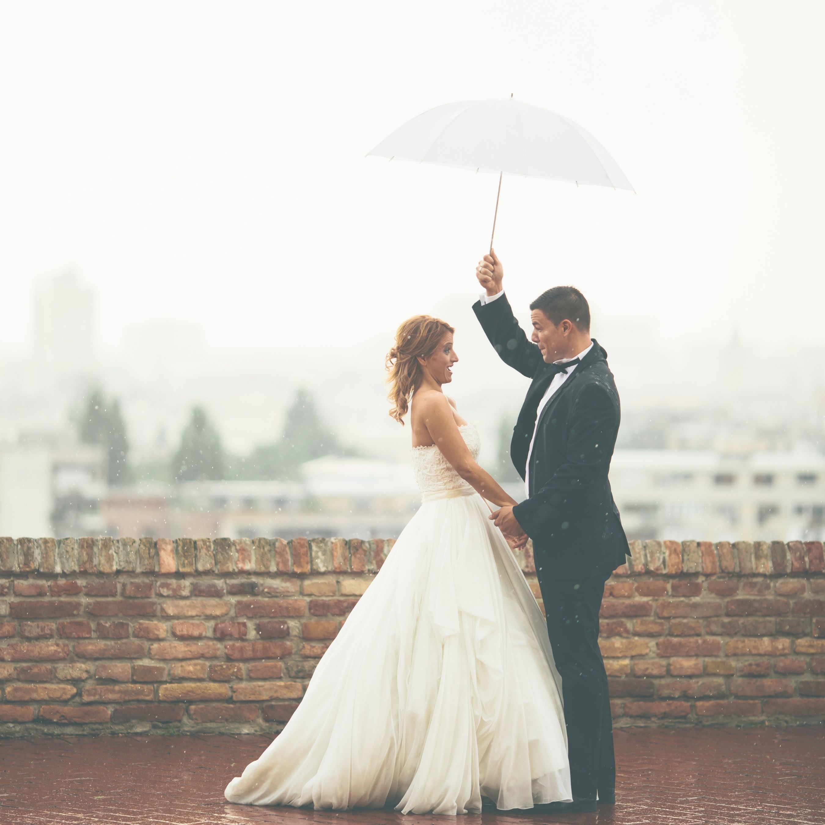 Tips for a Rainy Wedding - The Living Lenz